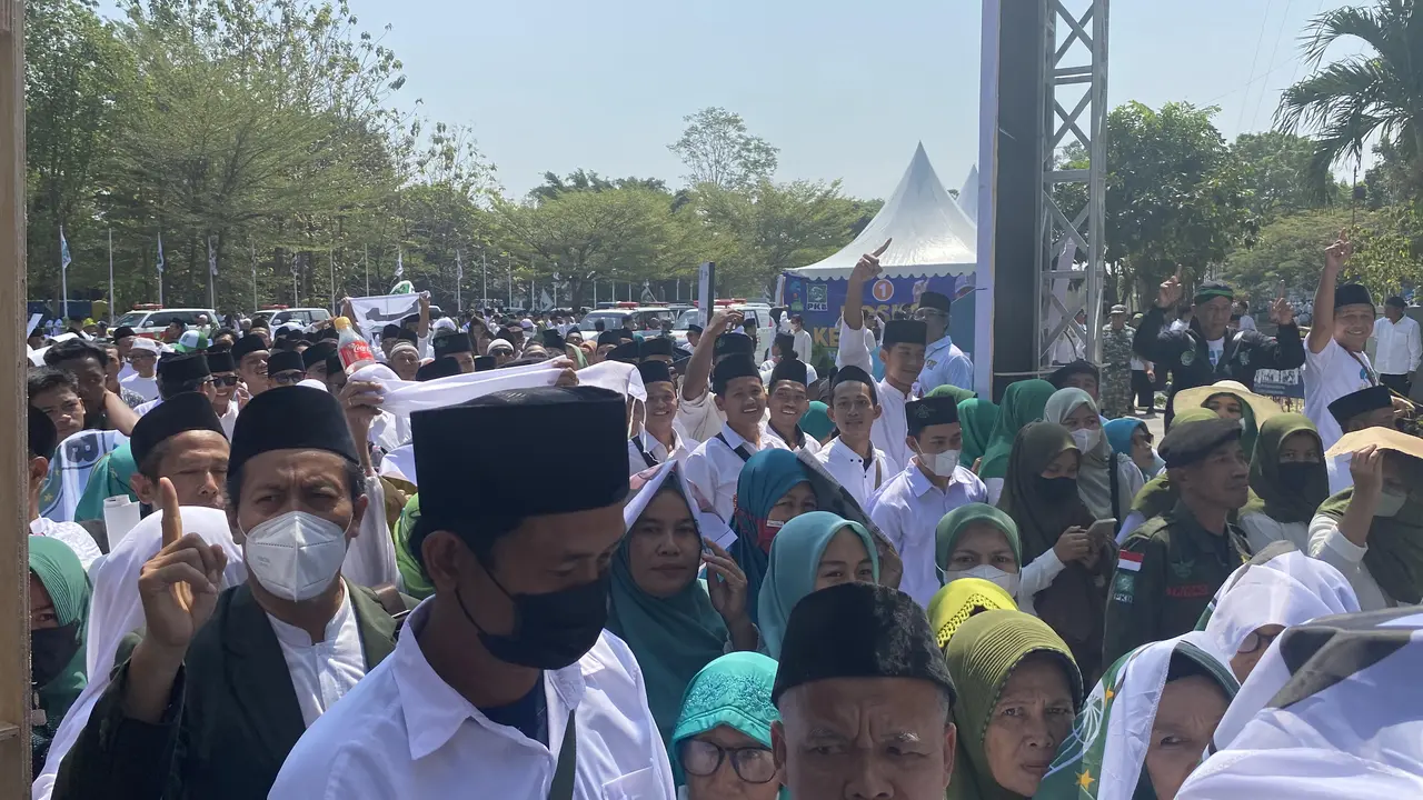 Harlah ke-25 PKB, Kader dan Simpatisan Berdatangan ke Stadion Manahan Solo - News Liputan6.com