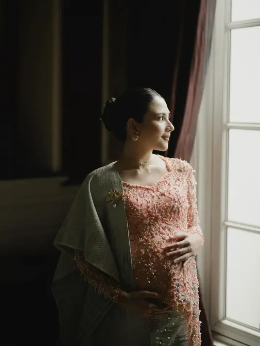 6 Potret Kebaya Pilihan Jessica Mila untuk Momen Penting, dari Foto Prewedding hingga 7 Bulanan ...