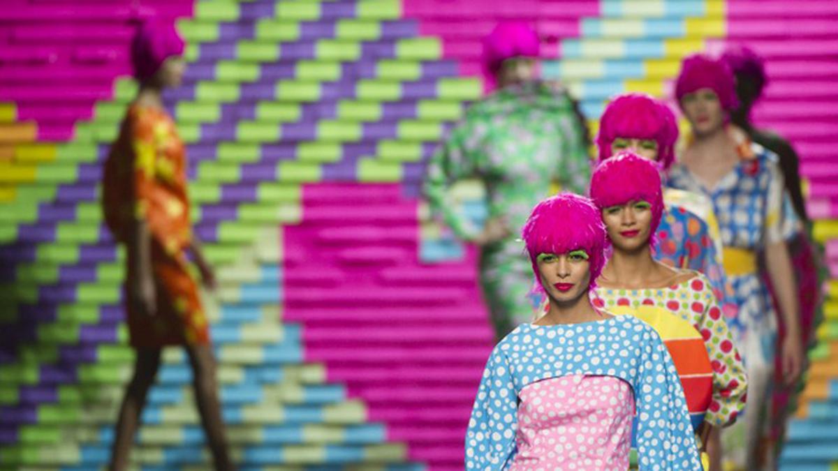 Prada Tampilkan Serba Pink di Madrid Fashion Week - Fashion & Beauty ...