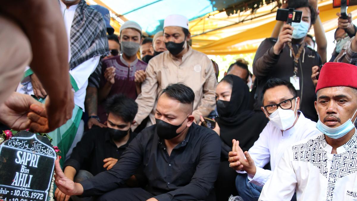 Vicky Prasetyo Kenang Pertemuan Terakhirnya dengan Mendiang Sapri ...