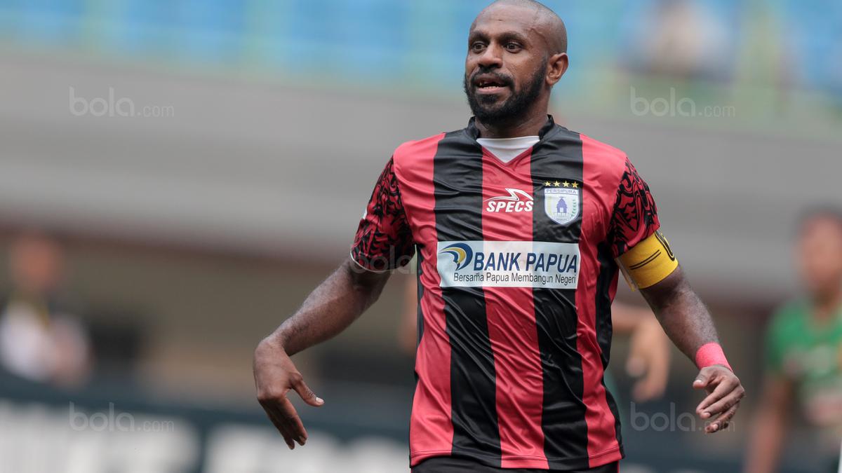 Boaz Solossa dan Ricardo Salampessy Gabung Borneo FC - Indonesia Bola.com