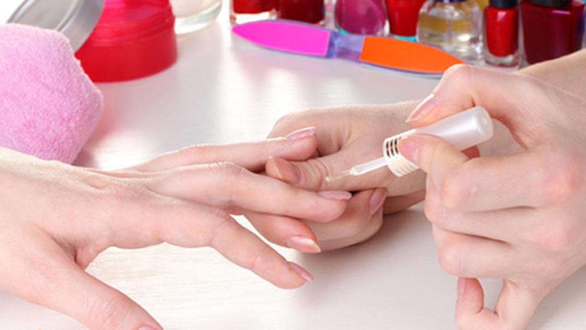 Tips Hindari Kuku Kuning Karena Cat Kuku