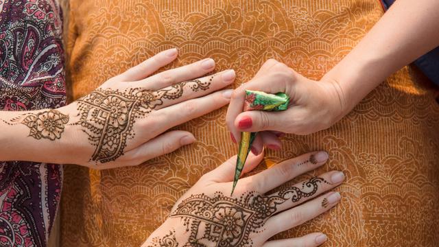 Cara Membuat Henna Sendiri, Mudah dan Praktis - Lifestyle Fimela.com