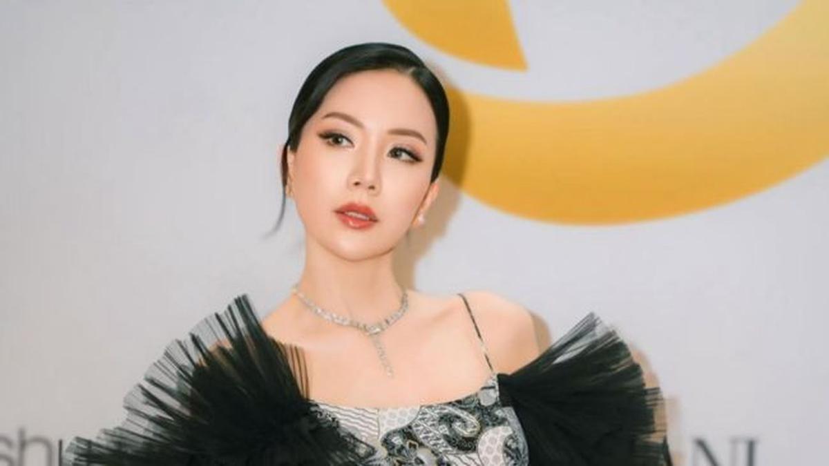 Netizen Sebut Gayung Lope Pink Lewat, 7 Potret Agnes Jennifer Tampil ...