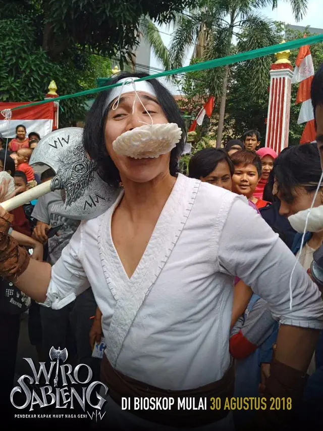 Hari Kemerdekaan, Wiro Sableng Keok Lomba Makan Kerupuk Lawan Emak-Emak - ShowBiz Liputan6.com