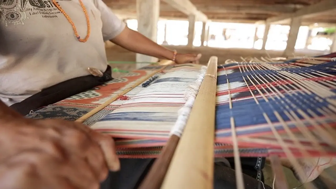 Melihat Proses Pembuatan Tenun Sumba Timur - News Liputan6.com