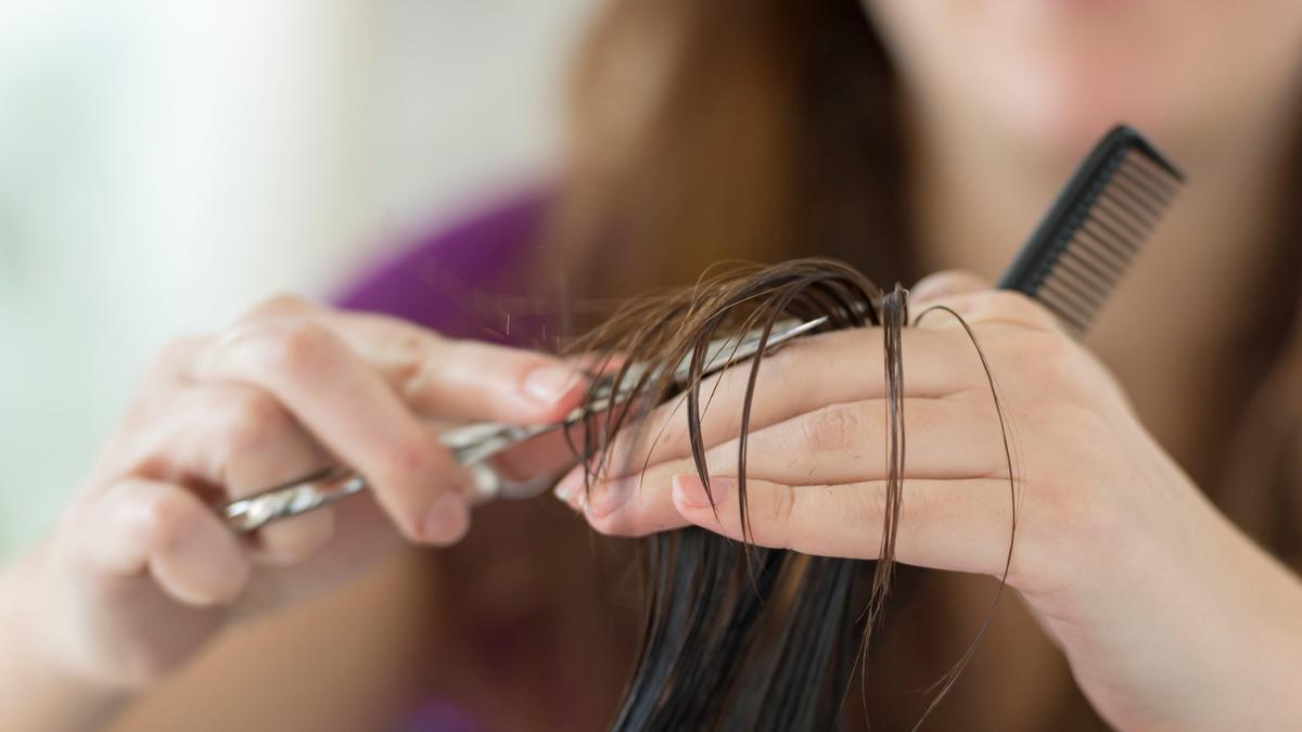 5 Cara Memotong Rambut Sendiri dengan Mudah