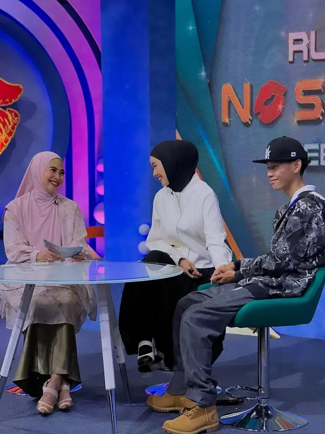 6 Potret Selfi Nafilah dan Mikala Saka, Sang Putra yang Ikuti Jejak Rapper Iwa K - Hot Liputan6.com