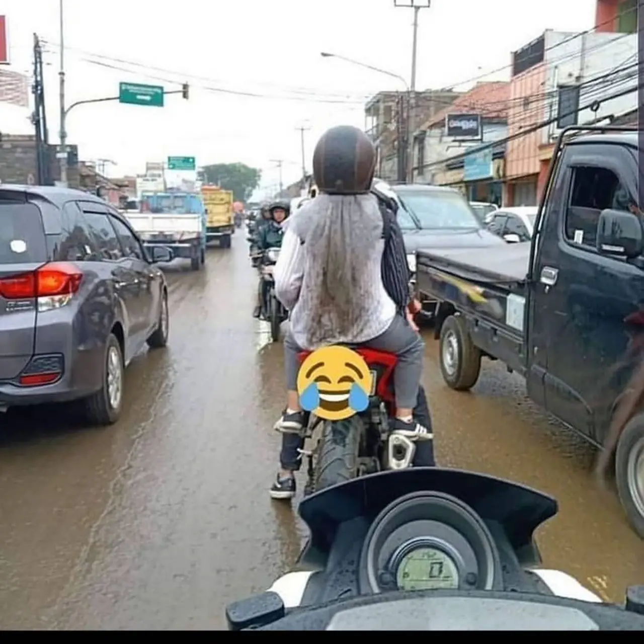 Kumpulan Potret Penderitaan Pacaran Naik Motor Tanpa Sepatbor ...