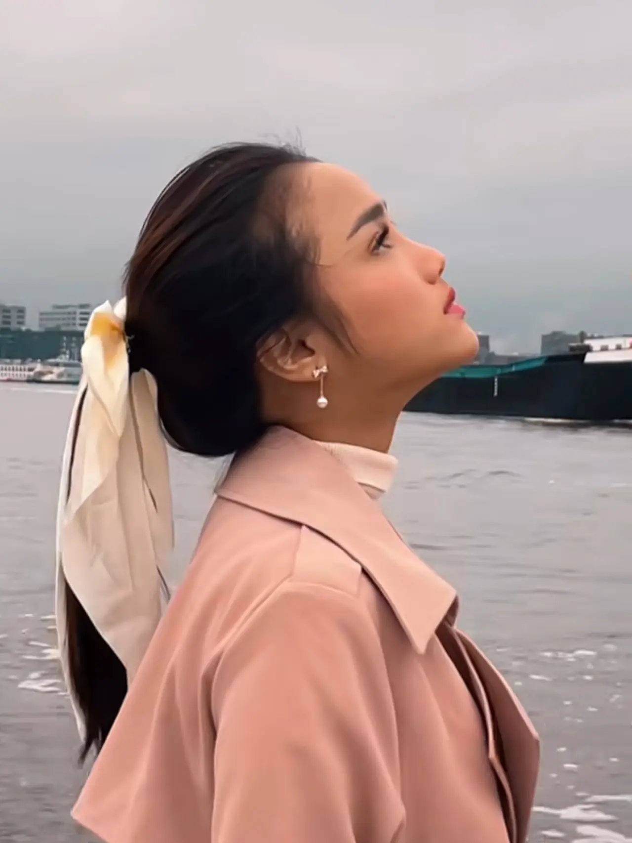 7 Potret Fuji An Tampil Manglingi Tanpa Poni, Bikin Salah Fokus - Hot ...