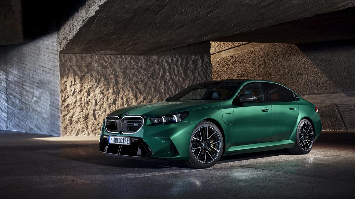 BMW M5 2025 Dijejali Sistem Plug-In Hybrid 717 Tenaga Kuda, Tapi Malah Jadi Lebih Lambat ...