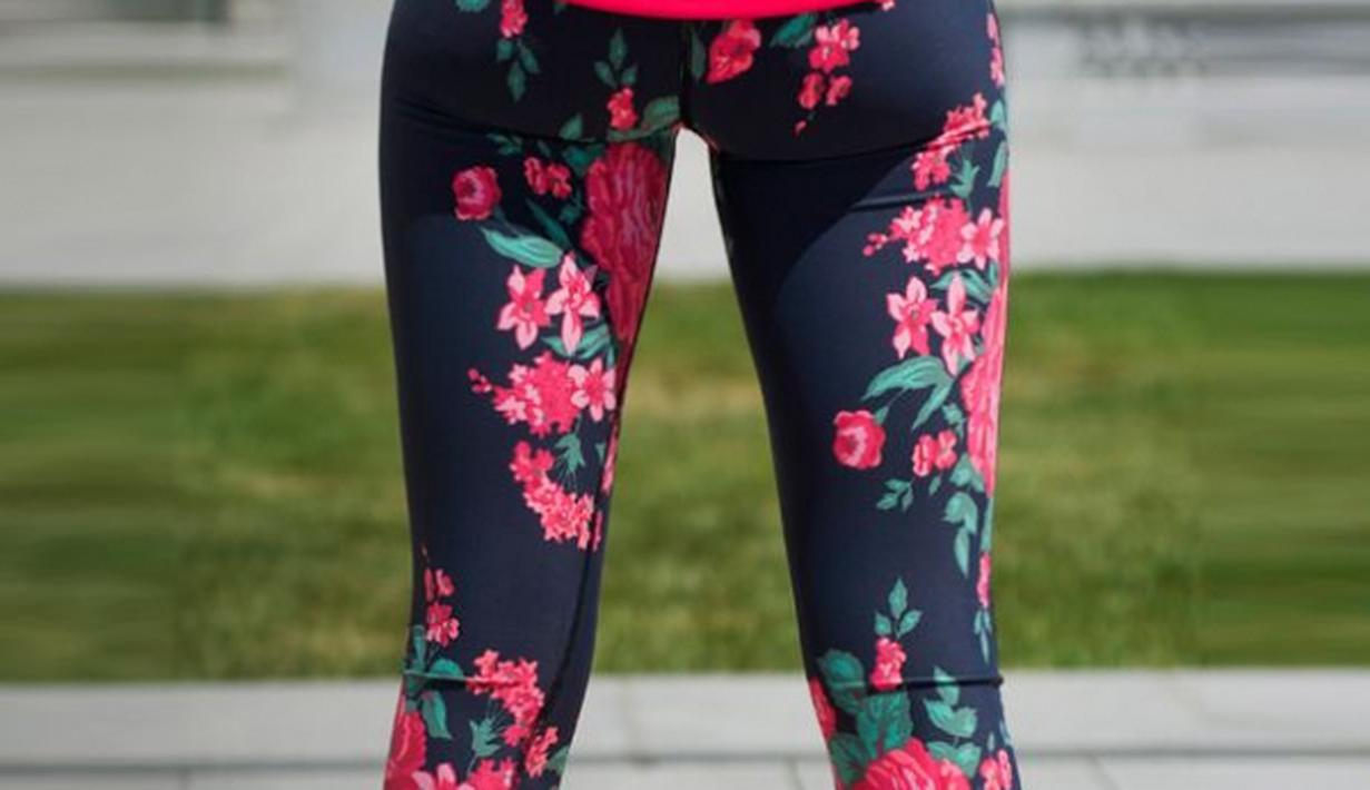 15 Gaya Seru Kenakan Celana Bunga-bunga Untuk Sehari-Hari - Photo ...