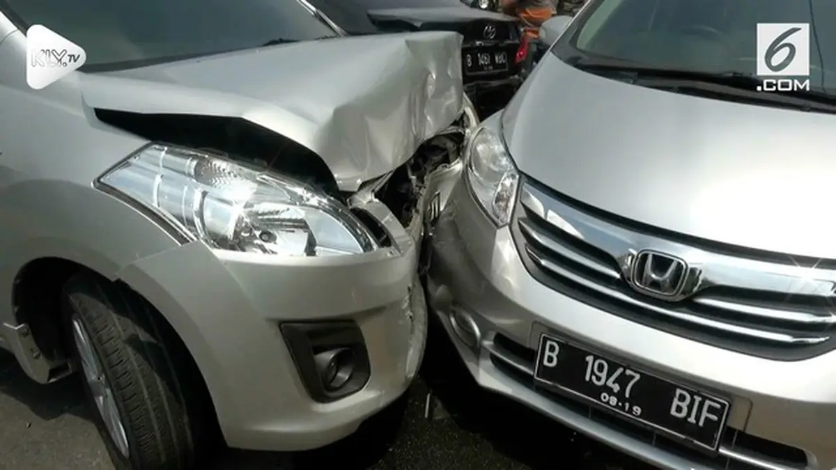 Berita bus tabrak 6 kendaraan Hari Ini - Kabar Terbaru Terkini | Liputan6.com