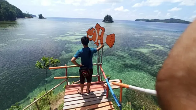 Pagi Ceria Bermain Bersama Ikan Badut di Pantai Tambung Pulau Sangihe ...