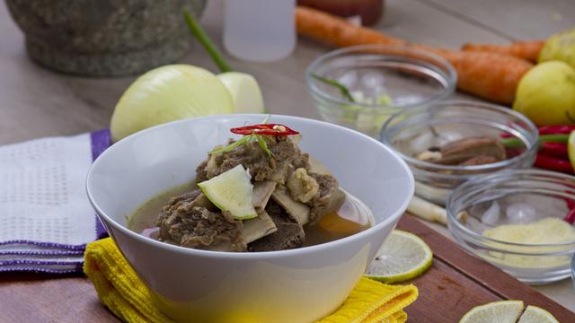 6 Resep Sop Iga Sapi Kuah Kaldu Gurih dan Empuk - Food Fimela.com