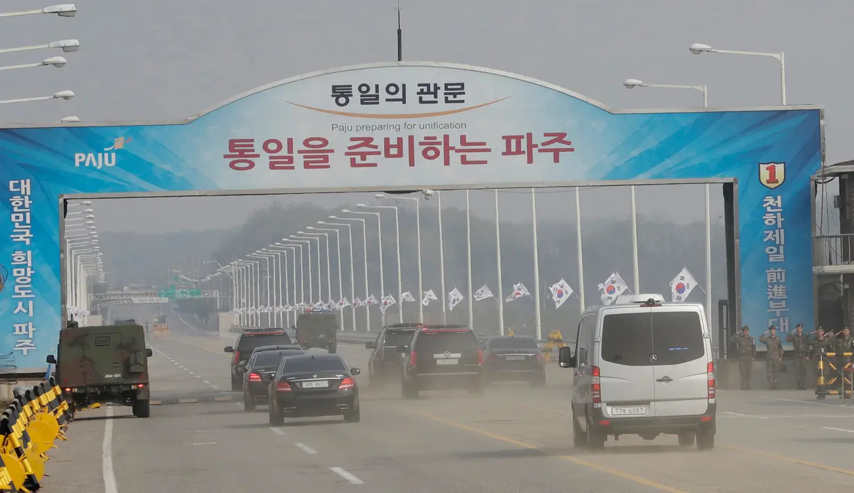 FOTO: Momen Bersejarah Kim Jong-un dan Moon Jae-in di Perbatasan - Foto ...