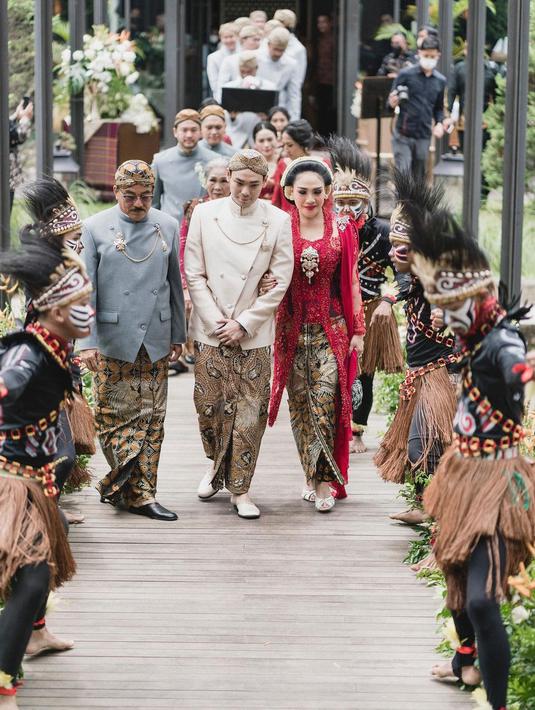 Mengenal Rob Clinton Calon Suami Chelsea Islan, Pebisnis Muda dan ...