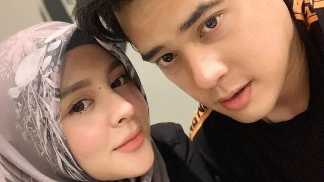 Resmi Cerai, 7 Potret Kenangan Thya Sethya Eks Gadis MMA dan Suami