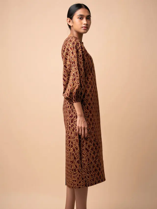 Pesona 9 Batik Klasik Modern Lengan Balon untuk Tampil Stylish, Harmoni ...