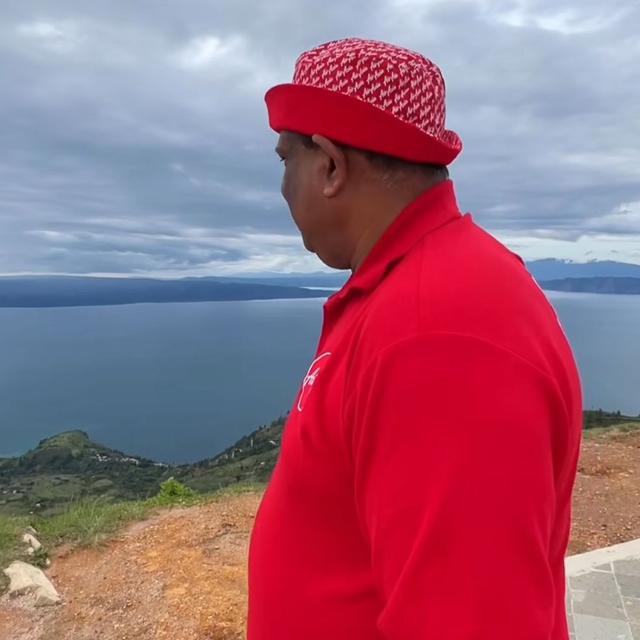 Bos AirAsia Tony Fernandes Terpukau Keindahan Danau Toba