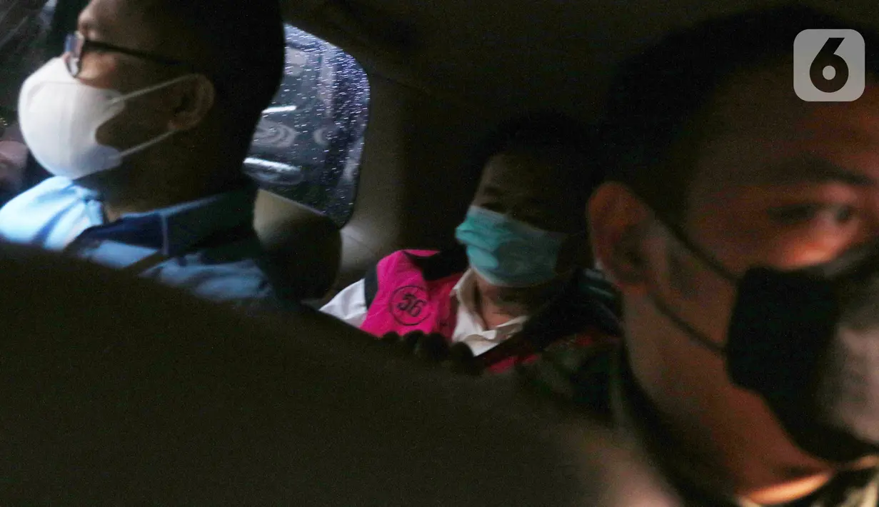 Momen Surya Darmadi, Buronan Korupsi Rp 78 Triliun Tiba di Kejagung - Page 1 - Foto Liputan6.com