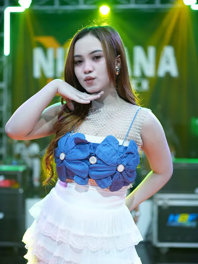 Lirik Lagu Tia Monika dari Ajeng Febria Trending Nomor 2, Viral di ...