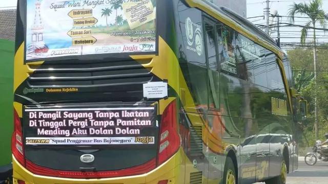 8 Tulisan Kocak di Belakang Bus Ini Bikin Mikir Pengguna Jalan - Hot ...