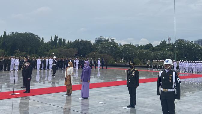 Momen Khidmat Upacara Peringatan Hari Pahlawan di TMP Kalibata - News ...