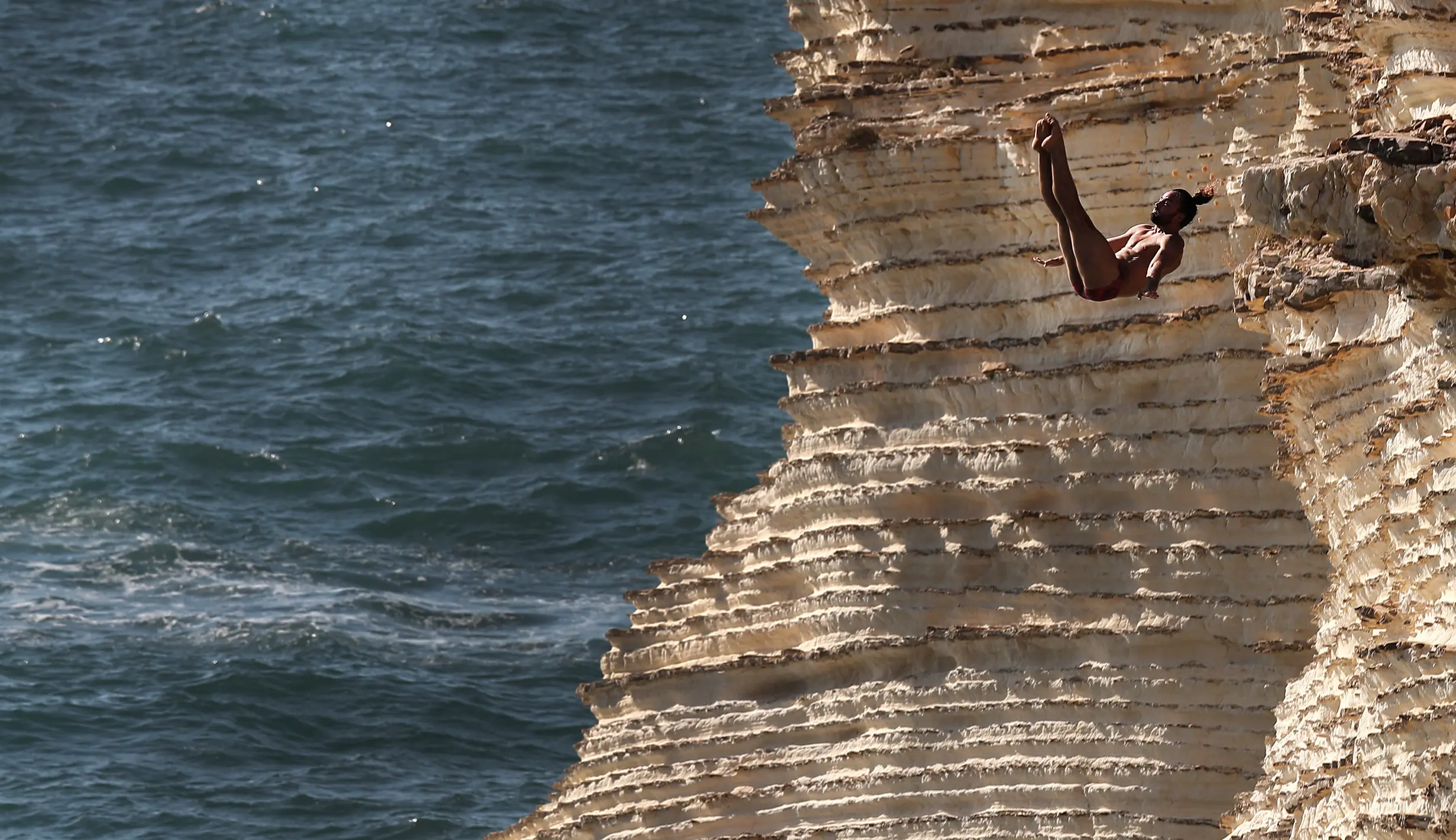 FOTO: Cliff Diving, Aksi Terjun Ekstrem dari Tebing - Foto Liputan6.com