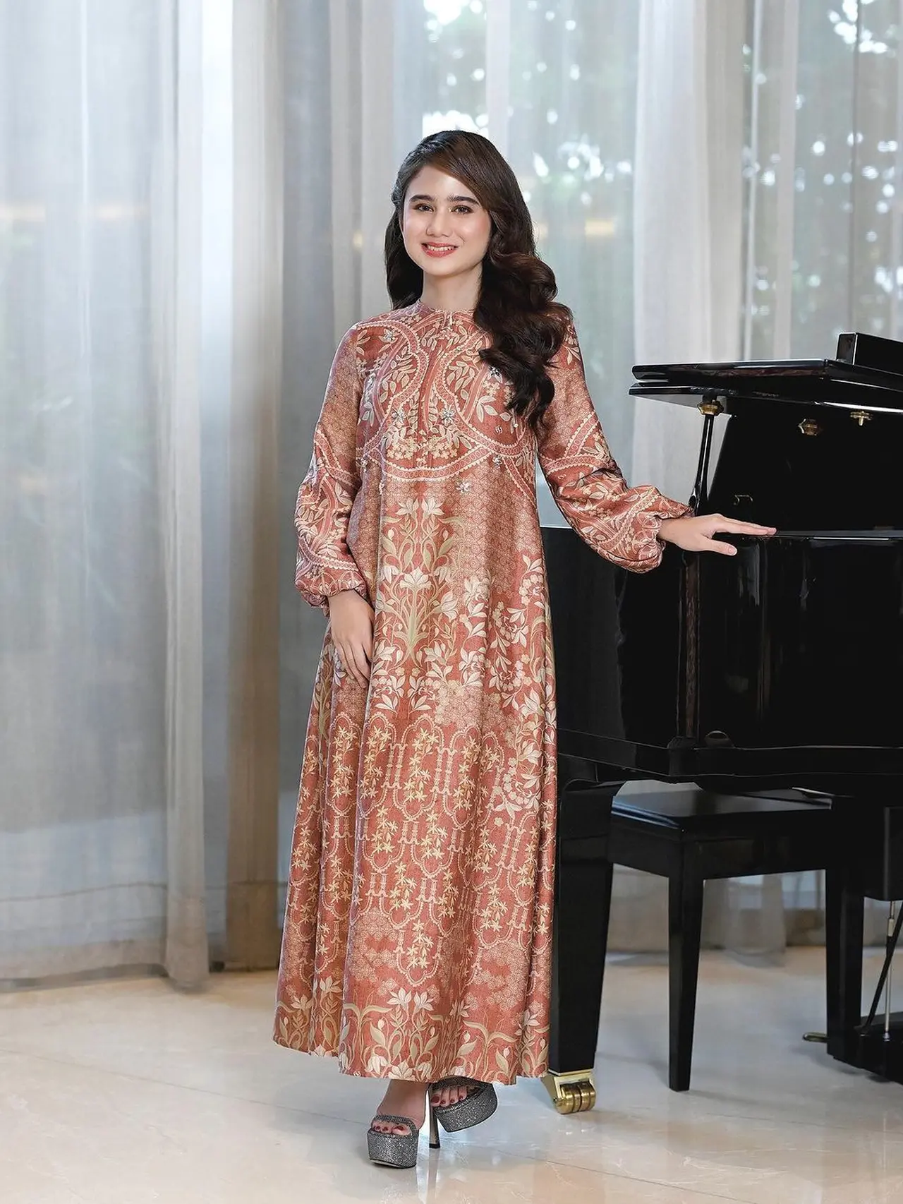 Tampil Anggun di Hari Lebaran: Pilihan Baju Satin dari Dinda Hauw ...