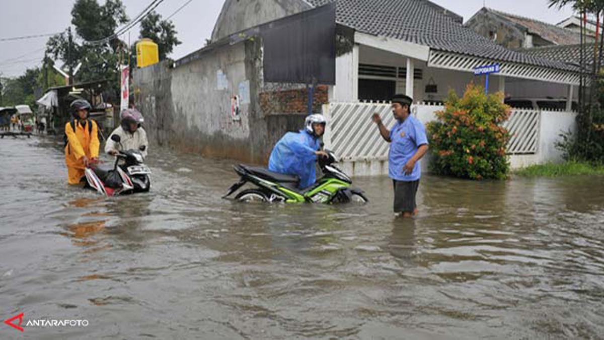 [VIDEO] Banjir 3 Meter, Warga Tangerang Enggan Mengungsi - News Liputan6.com