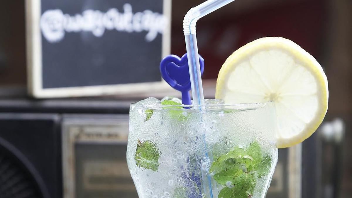 Siang-siang Begini Enaknya Minum Lime Squash, Buat Sendiri Yuk!