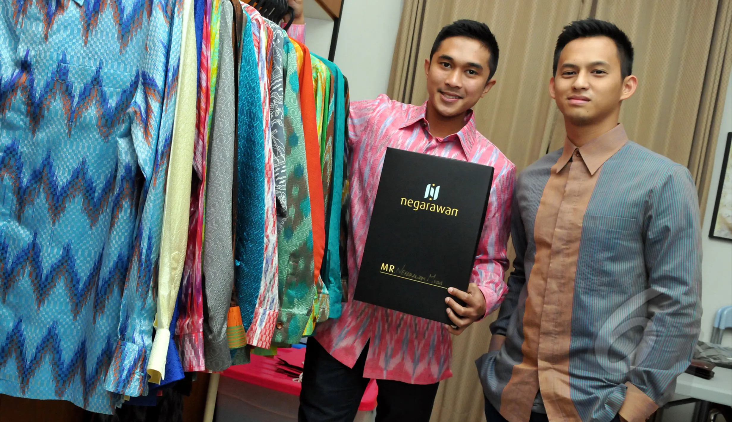 Batik Negarawan Bikin Cowok Makin Ganteng - Foto Liputan6.com