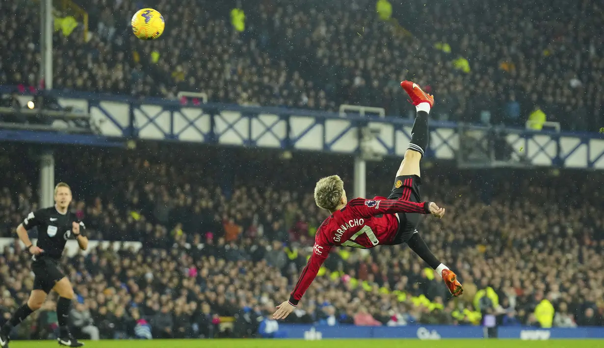 Foto: Garnacho Cetak Gol Salto dan Selebrasi ala Cristiano Ronaldo saat ...