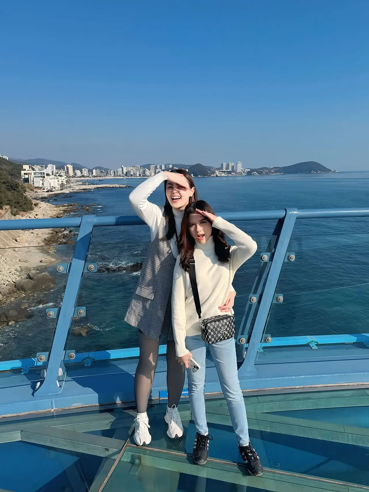 6 Potret Cantik Jennifer Dunn saat Liburan di Korea Selatan, Outfit ...