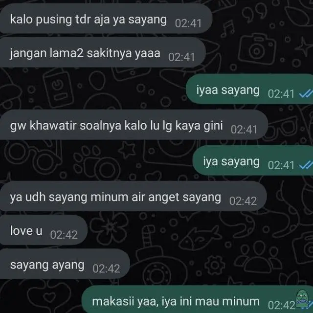 6 Chat Cowok Perhatian ke Pacarnya Ini Bikin Senyum-Senyum - Hot ...