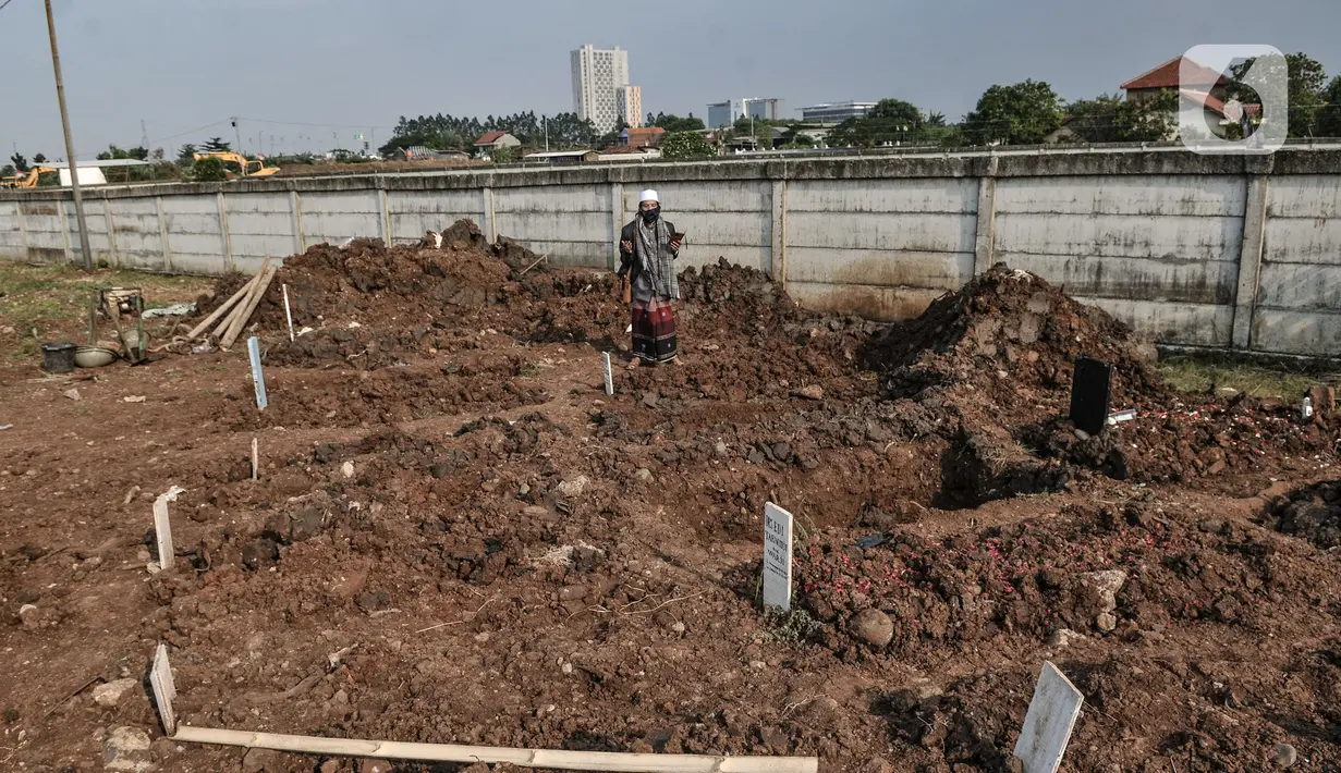 FOTO: TPU Rorotan Mulai Digunakan untuk Pemakaman Jenazah Pasien COVID ...