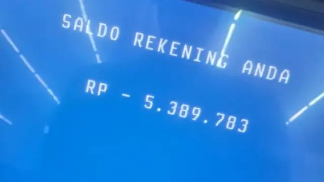 6 Potret Orang Pamer Saldo ATM Minus Ini Bikin Elus Dada - Hot Liputan6.com