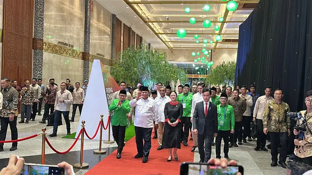 Momen Akrab Prabowo dan Cak Imin Jalan Bersama Gibran-Puan di Harlah ke-27 PKB - News Liputan6.com