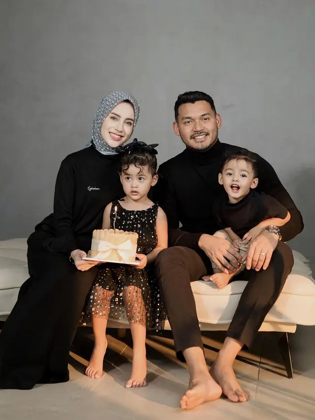 Fakta Menarik Emy Aghnia, Ibu dari Anak yang Jadi Korban Penganiayaan Pengasuhnya - Citizen6 ...