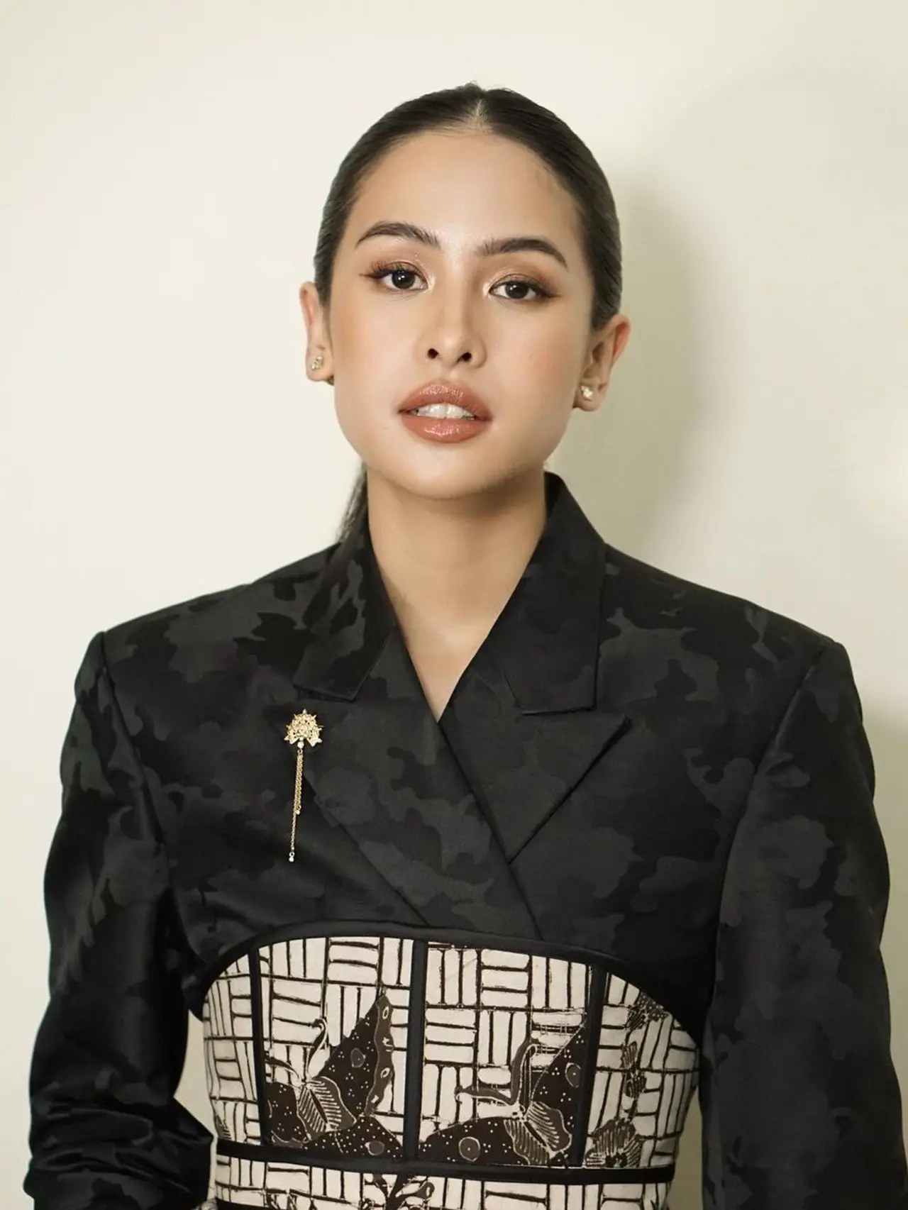 6 Gaya Artis dengan Riasan Soft Glam Look, Tampilkan Pesona Glamor dan ...