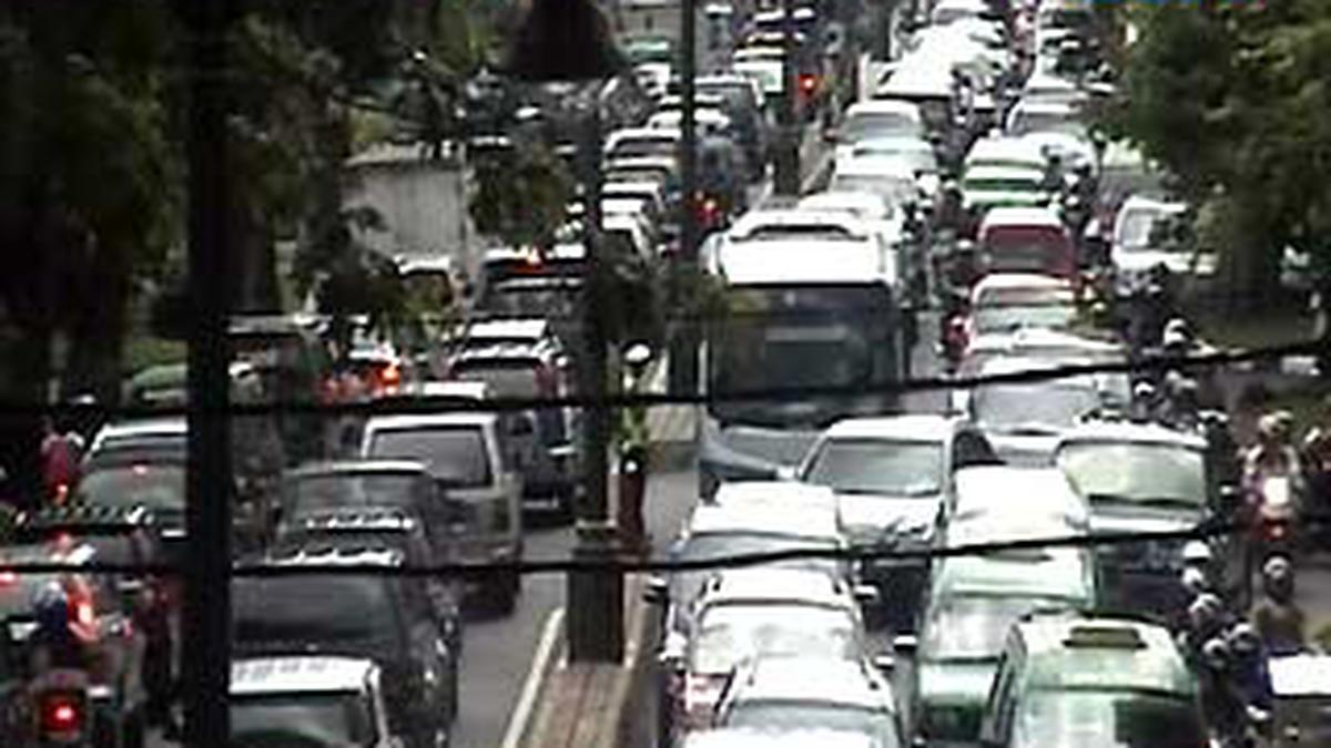 Dipenuhi Pelancong, Bandung Macet - News Liputan6.com