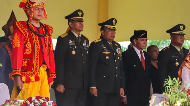 Musa Rajekshah Kenakan Baju Adat Nias Selatan pada Peringatan HUT ...