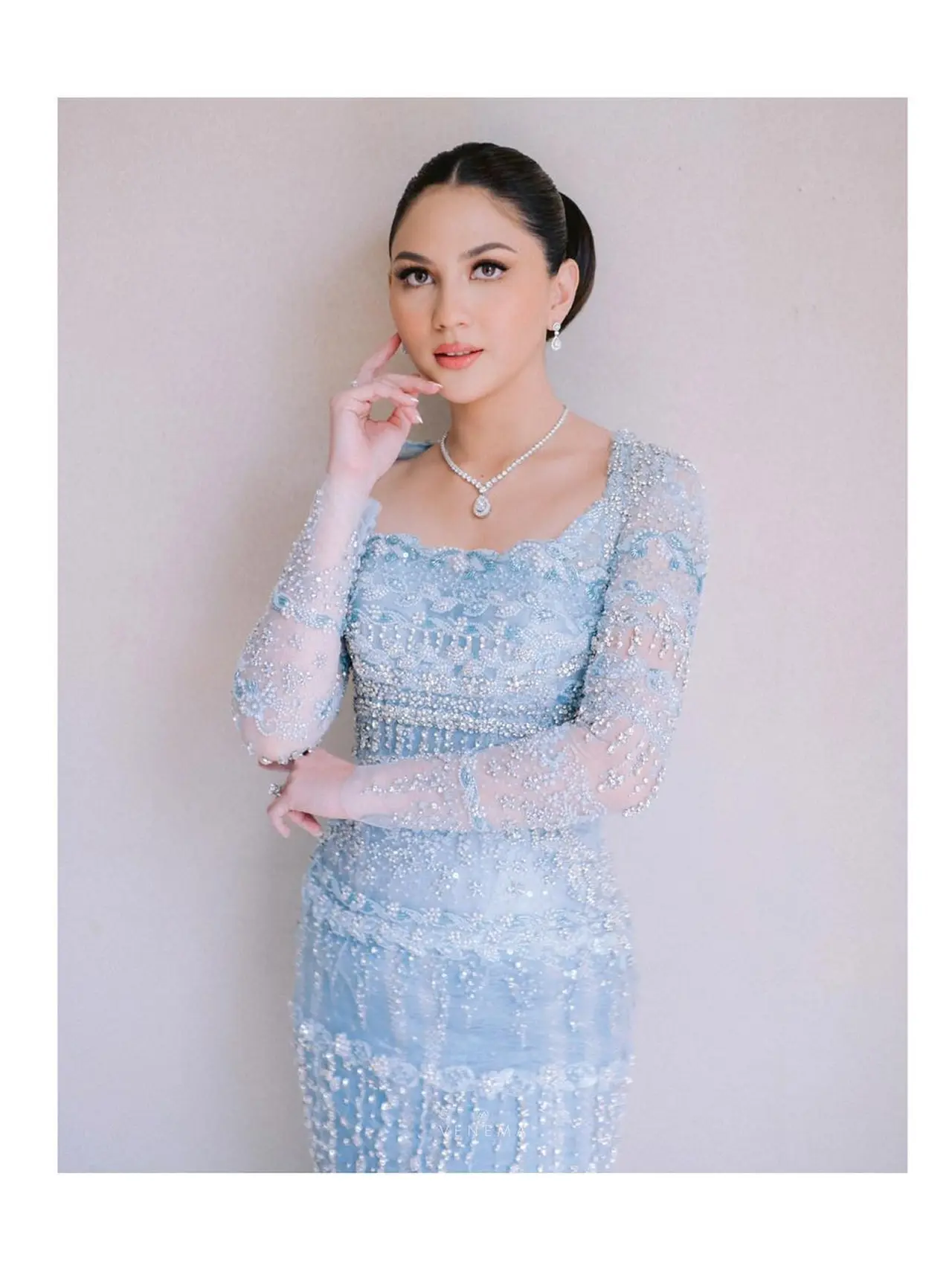 Adu Gaya Jessica Mila dan Chen Giovani Saat Pertunangan Adat Batak ...