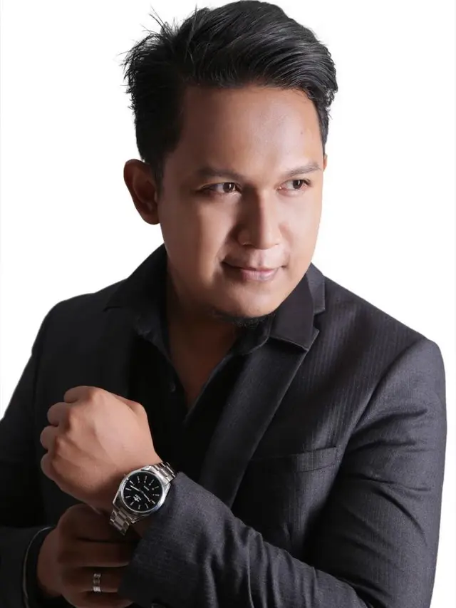 Ragil Tanzilla Shobar, Ilusionis yang Piawai Main Sulap Digital ...