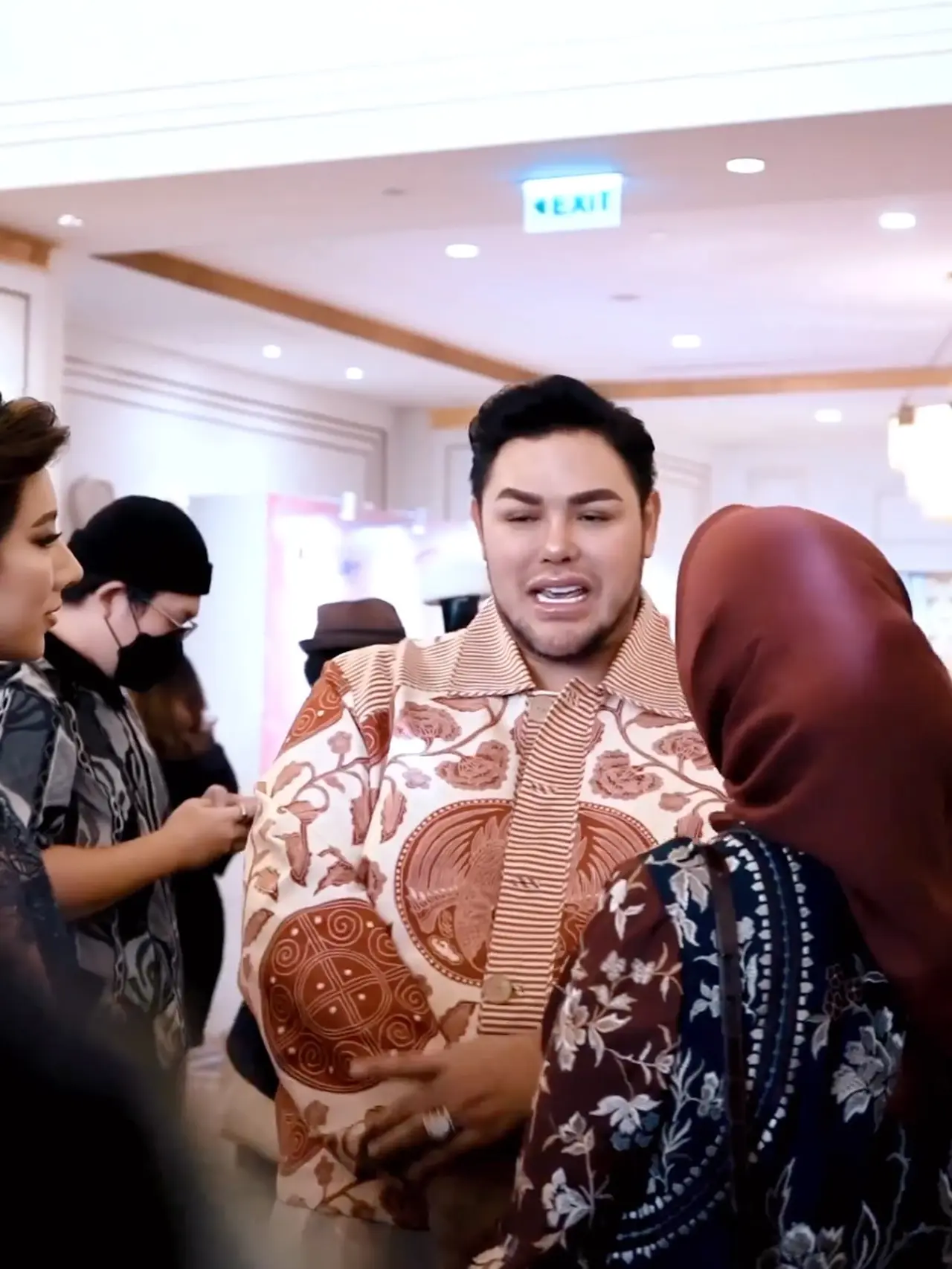 Cinta Batik, Ivan Gunawan Antusias Hadiri Ajang Tahunan Fashion Show ...