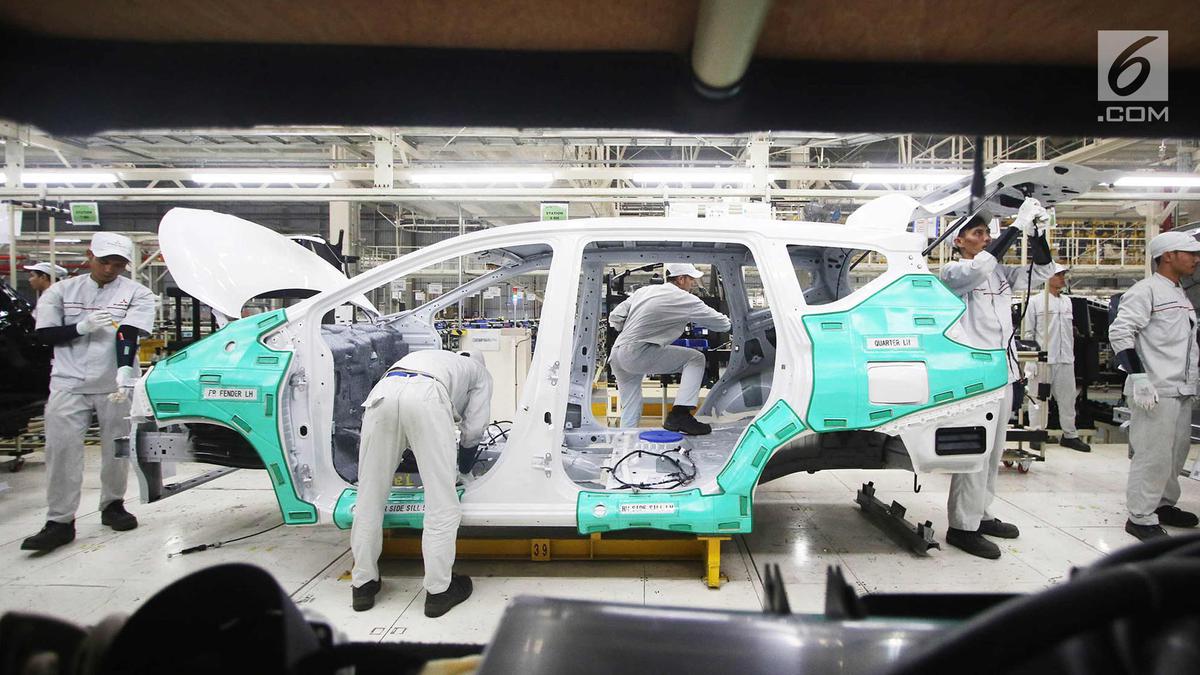 PHOTO: Intip Produksi Mobil Mitsubishi Xpander di Cikarang