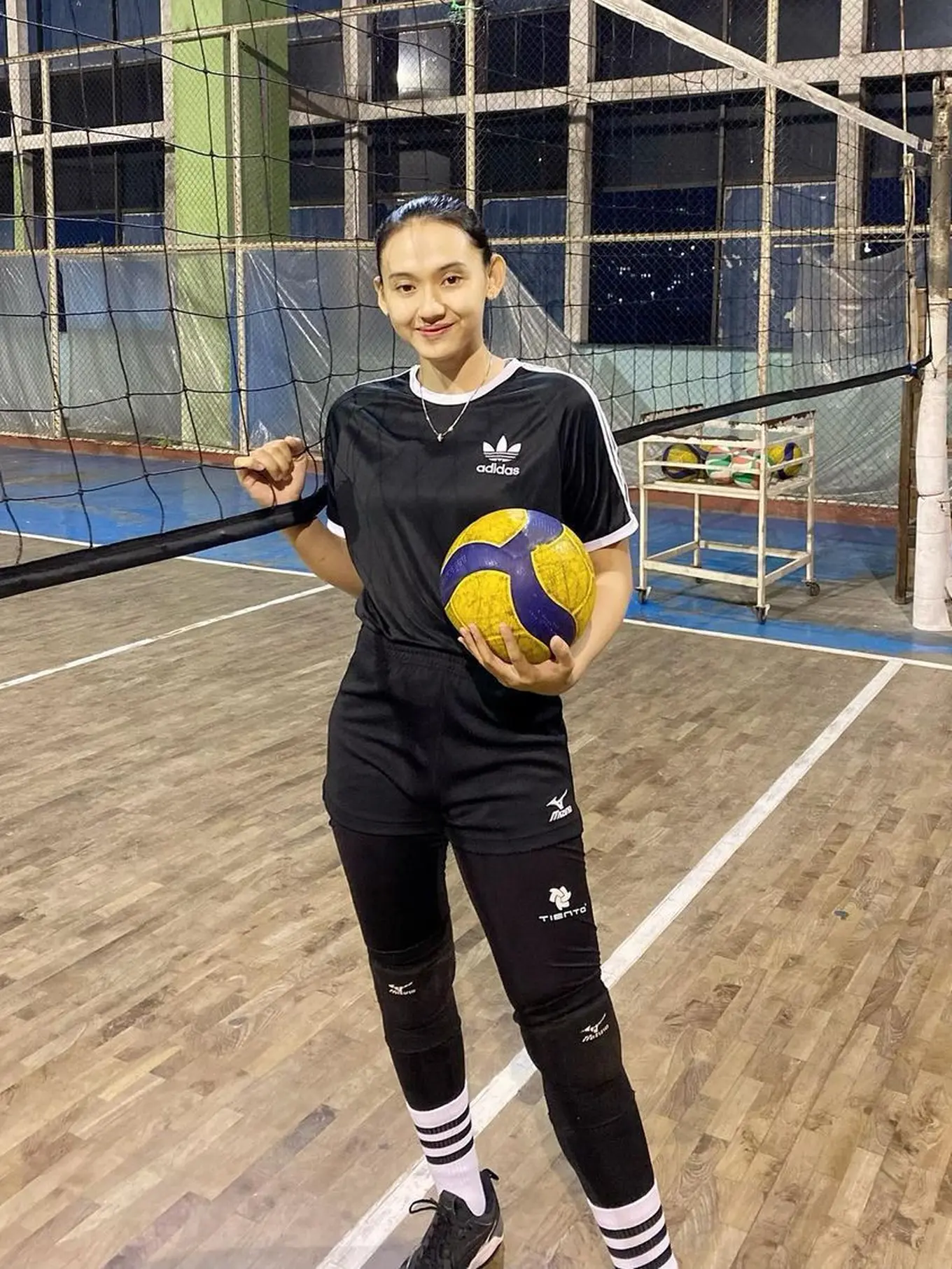 Ragam Gaya Pungky Afriecia yang Tampil di PLN Mobile Proliga 2024 Saat ...