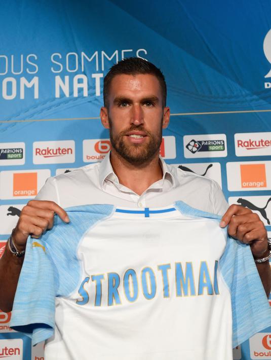 FOTO: Gelandang Tangguh AS Roma Kevin Strootman Berlabuh ke Marseille ...