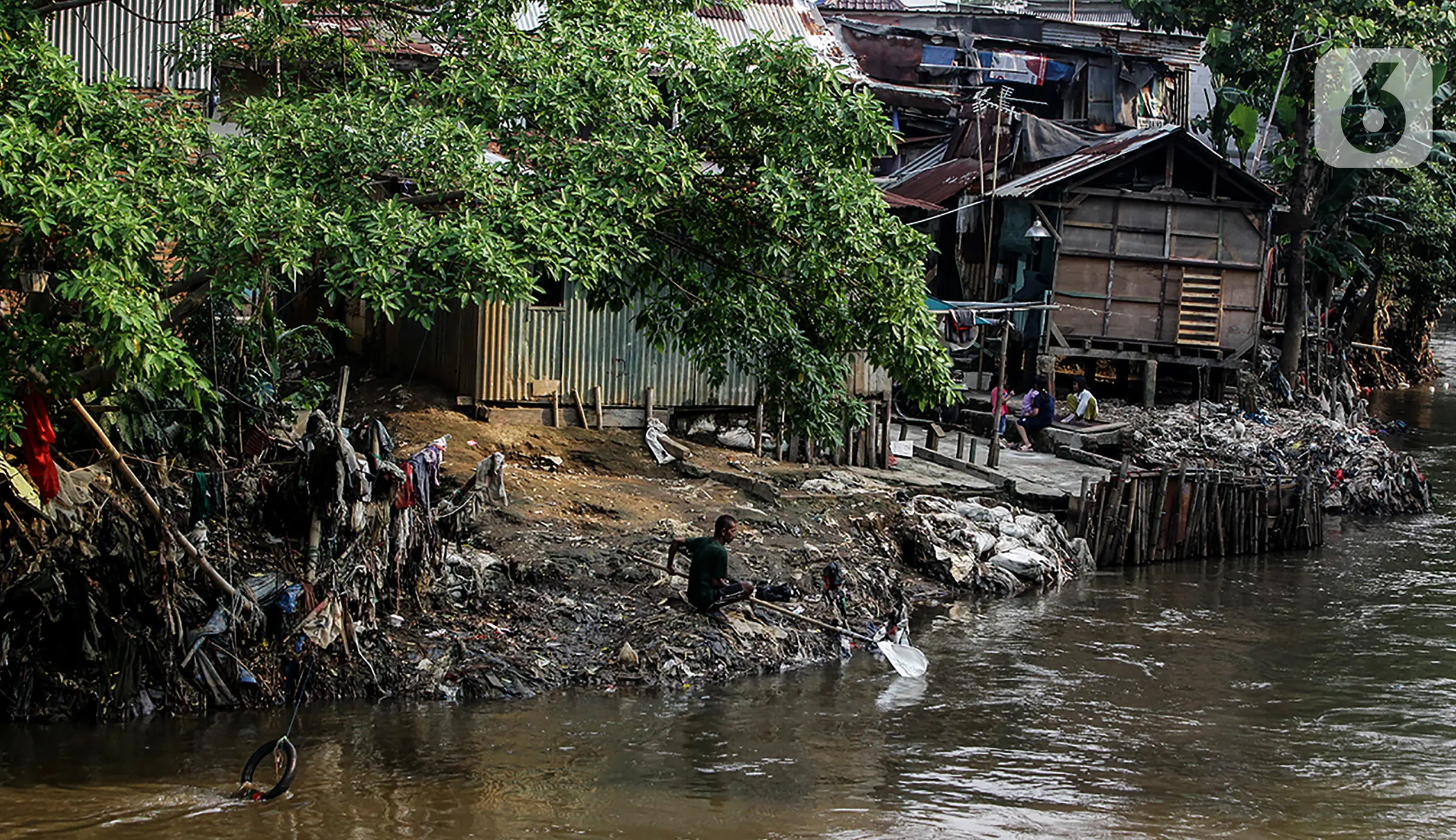 Normalisasi Sungai Ciliwung Terhambat Pembebasan Lahan - Foto Liputan6.com